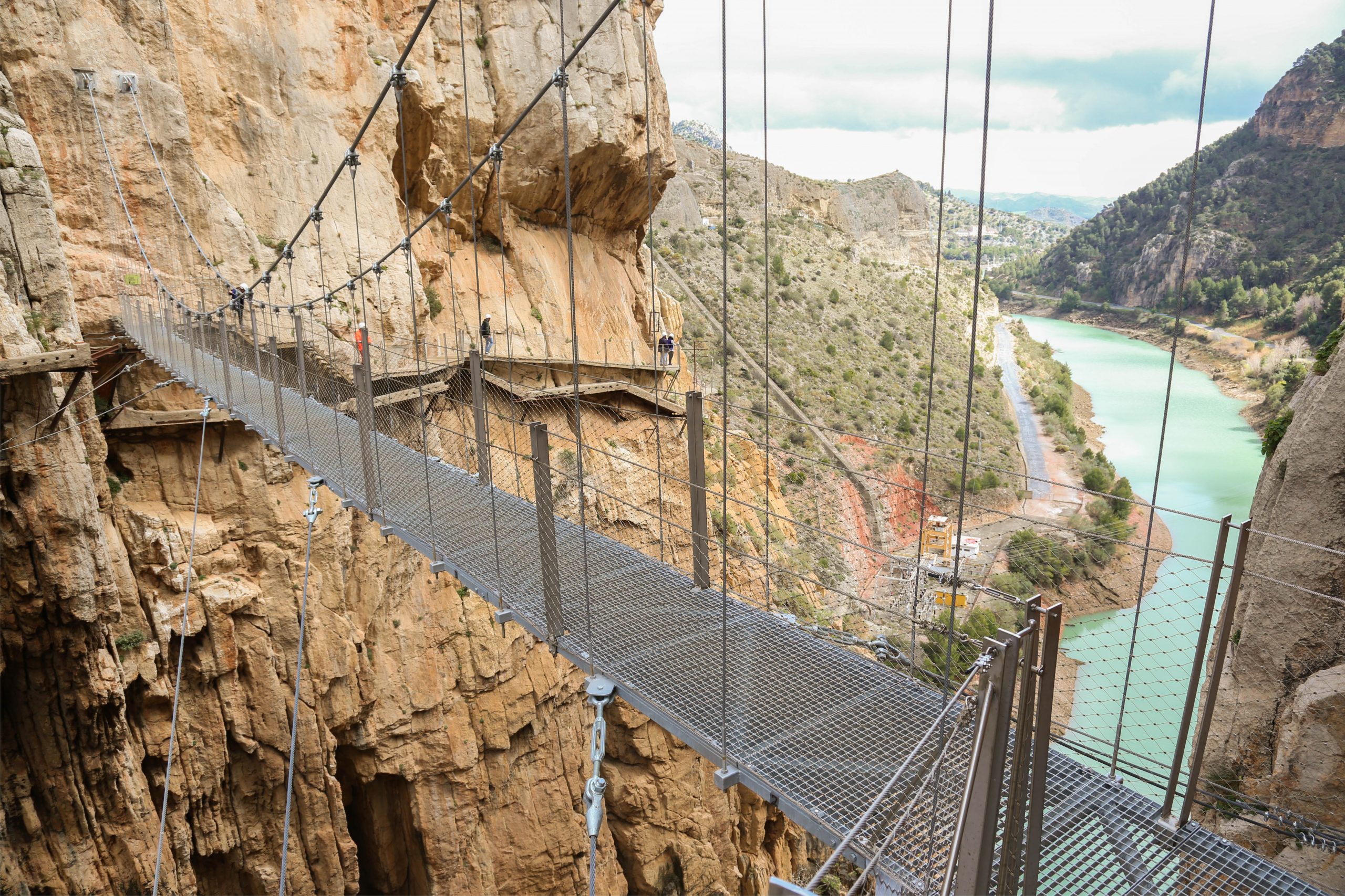 Equipamiento para disfrutar la experiencia del Caminito del Rey ...